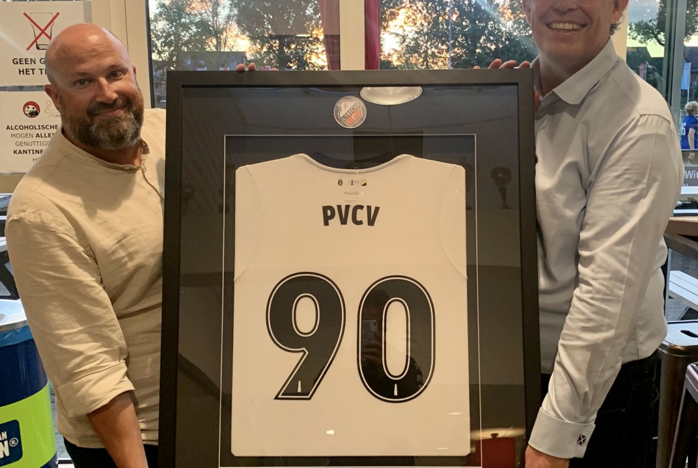 FC Utrecht feliciteert PVCV met 90 jarig bestaan - PVCV Vleuten